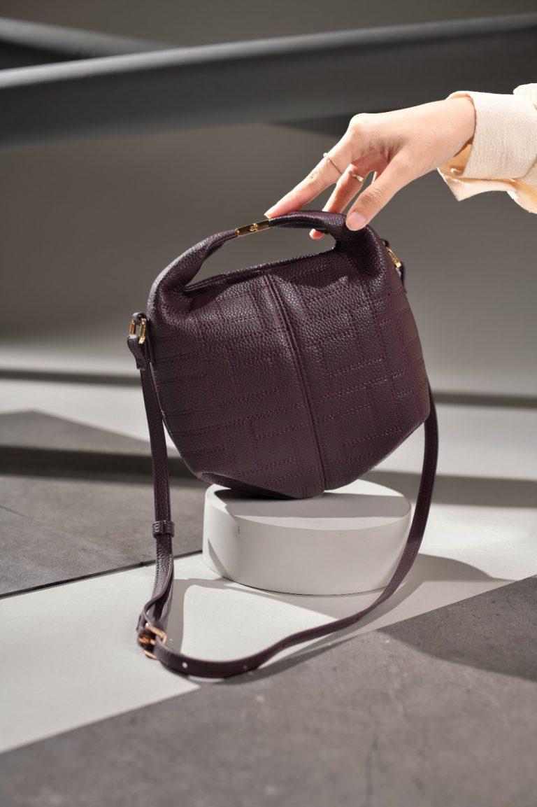 7 Rekomendasi Tas Selempang Wanita Terbaru, Kekinian Banget!