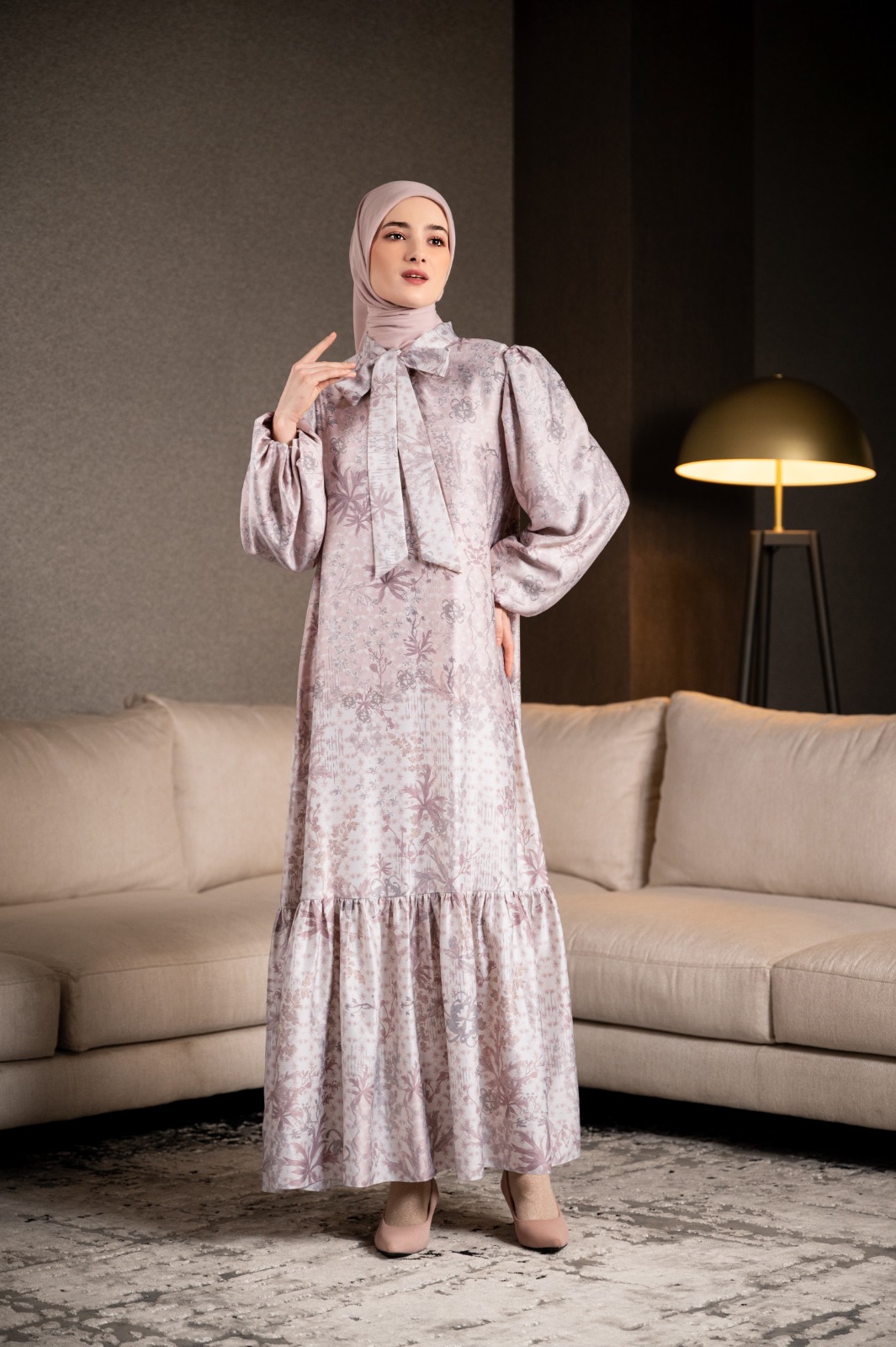 6 Rekomendasi Dress Wanita Hijab Simple tapi Elegan, Modis!