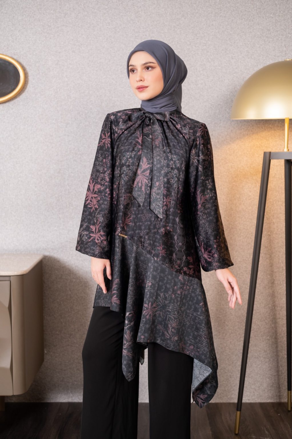 8 Rekomendasi Baju Atasan Wanita yang Trendy