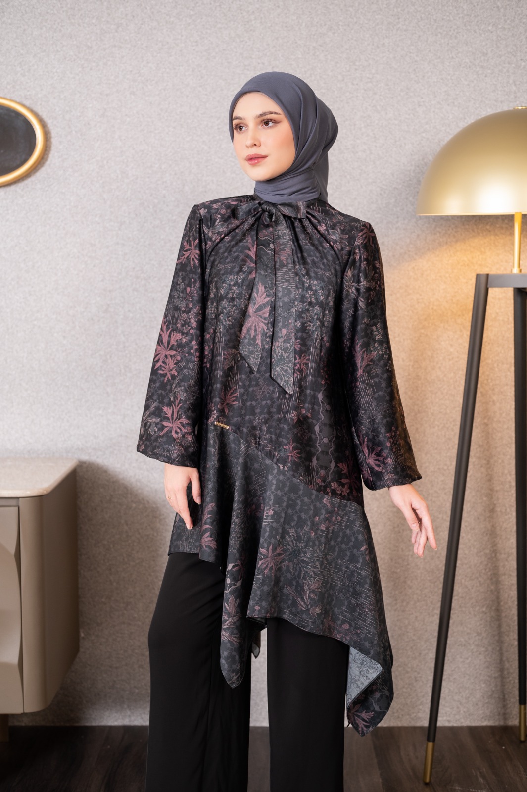 8 Rekomendasi Baju Atasan Wanita yang Trendy