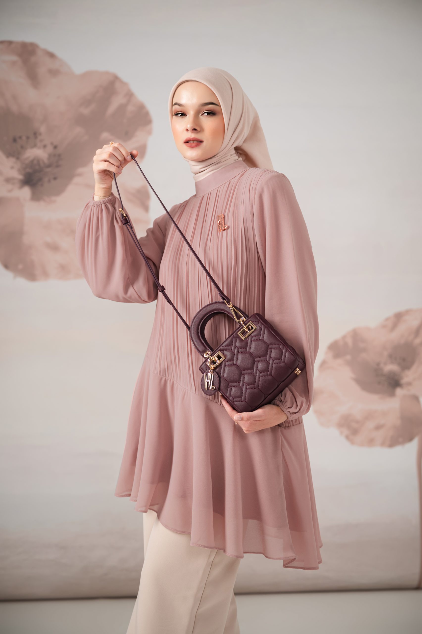 Baju Pink Cocok dengan Jilbab Warna Apa? Yuk Cari Tahu!