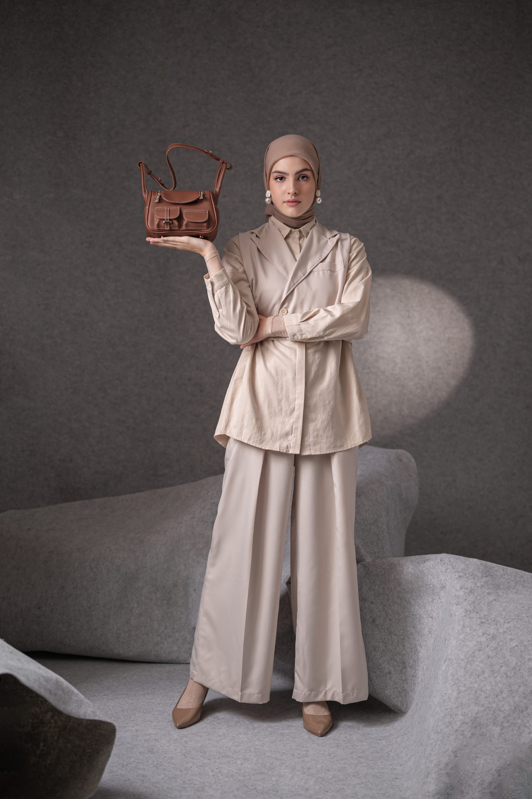 Rekomendasi Outfit Monokrom Wanita, Bukan Cuma Hitam Putih