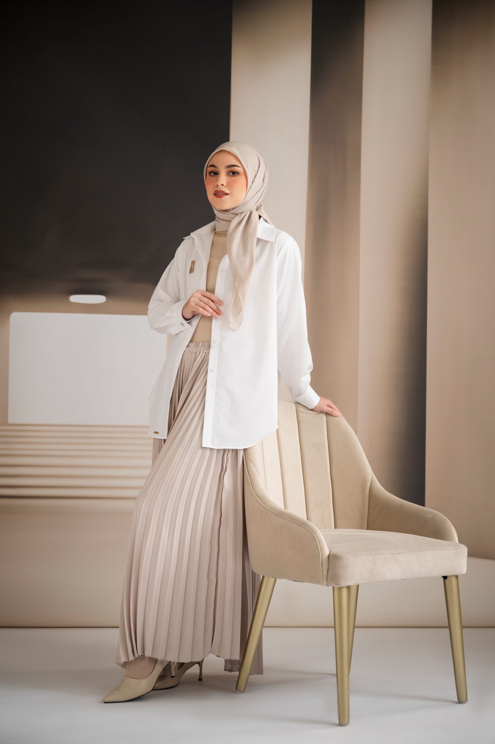 10 Atasan yang Cocok untuk Rok Plisket, Stylish dan Trendy!