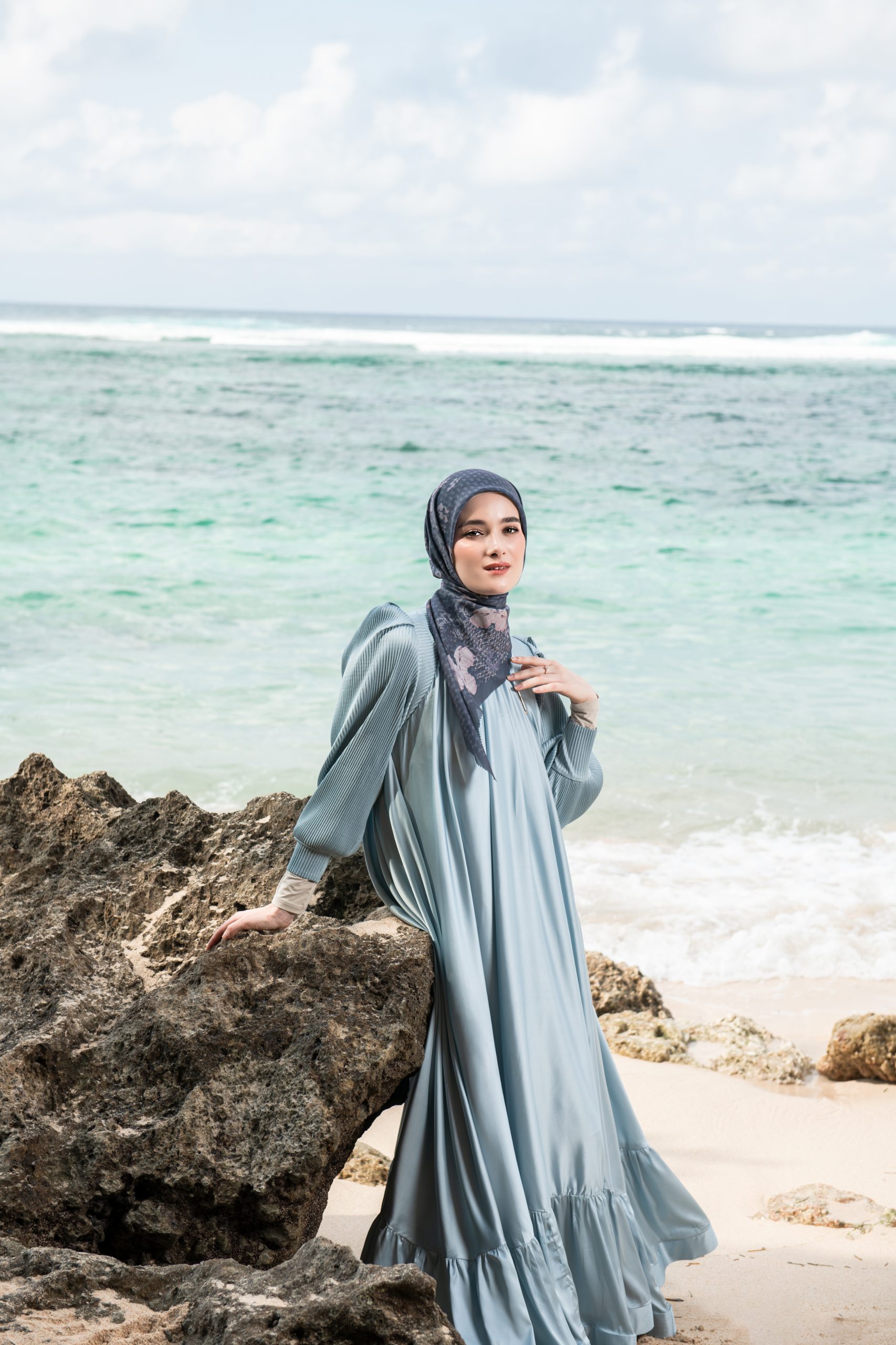 11 Warna Baju untuk Kulit Sawo Matang, Intip Yuk!