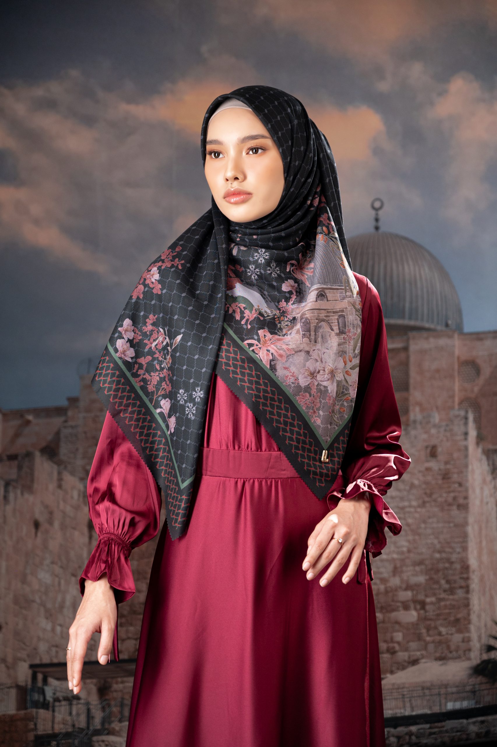 Ini 10 Warna Jilbab yang Cocok untuk Baju Warna Maroon