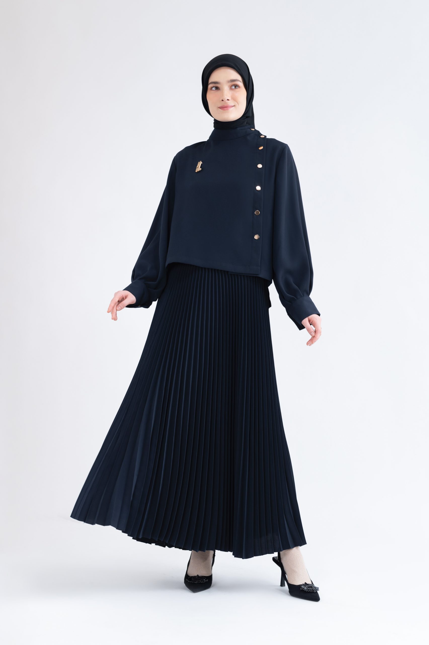 9 Rekomendasi Rok Plisket untuk Outfit ke Kantor, Makin Modis!