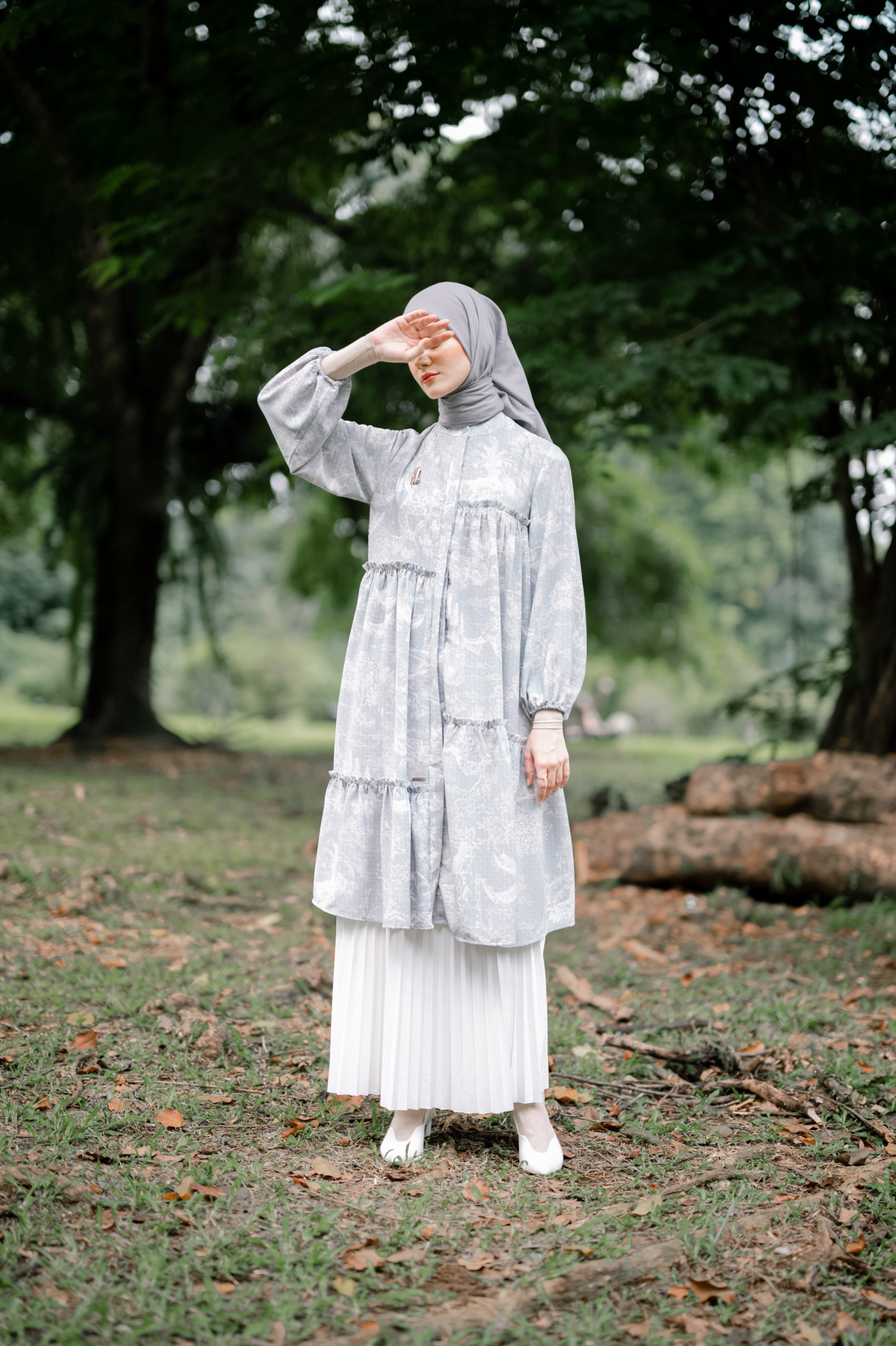 7 Inspirasi Outfit Hijab ke Kantor Pakai Rok, Nyaman dan Modis